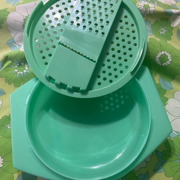 Tupperware | Kitchen | Vintage 97 Tupperware Grater Slicer Lid And Bowl ...